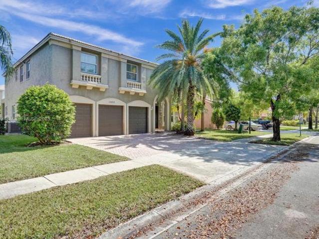 15863 52nd St SW, Miramar, FL 33027