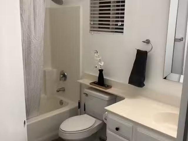 15860 Alisa Viejo Ct, Unit House Houses in Moreno Valley, CA