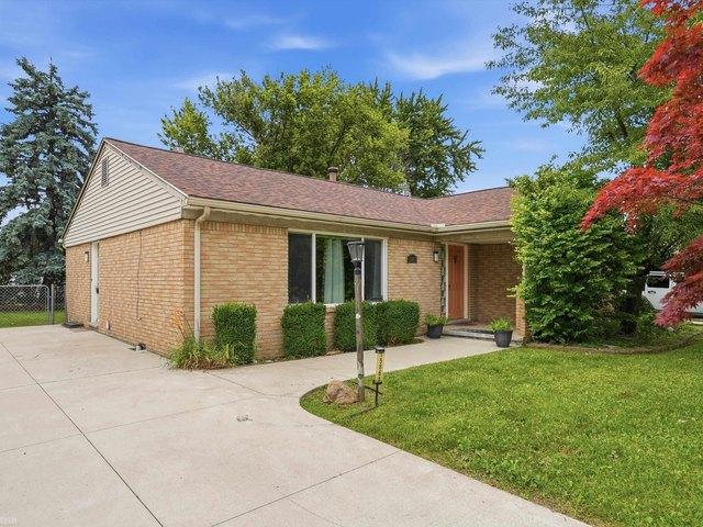 15861 Coral Ave, Clinton Township, MI 48035