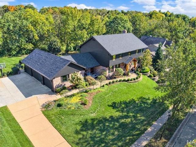 1586 Mason Knoll Rd, Town and Country, MO 63131