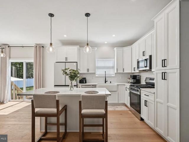 1586 Dolly Drive