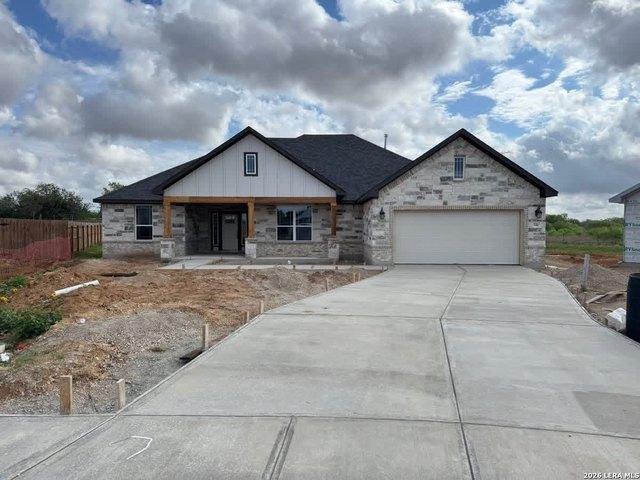 1586 Vista View Dr, Pleasanton, TX 78064
