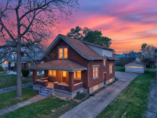 1586 W Galbraith Rd, North College Hill, OH 45231