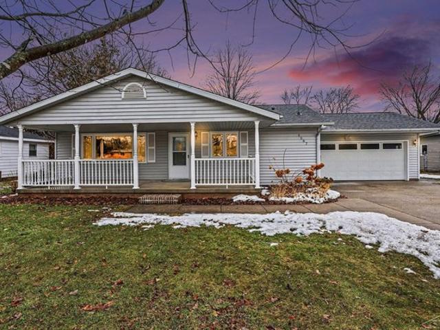 1587 N Knight Rd, Essexville, MI 48732