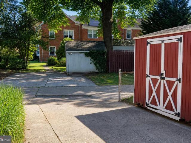 1587 Doxbury Road