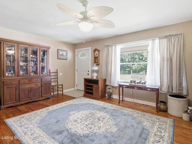 1587 Fairview Rd