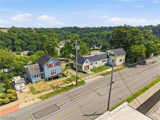 1587 Wooster Road