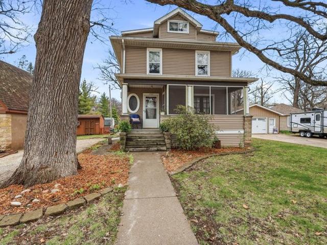 1587 34th Ave, Moline, IL 61265