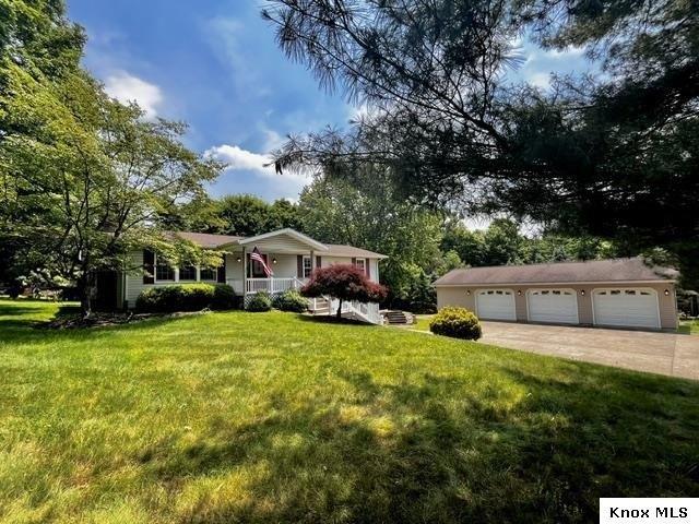 1588 Apple Valley Dr, Howard, OH 43028