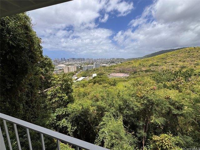 1588 St Louis Dr, Honolulu, HI 96816