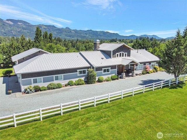 15892 Larson Ln, Mount Vernon, WA 98273