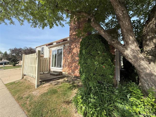 15895 Cambridge Drive