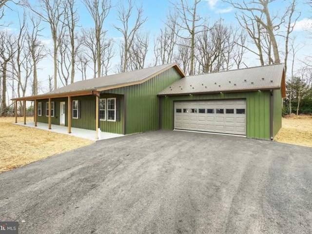 15898 McDowell Farm Ln, Stewartstown, PA 17363