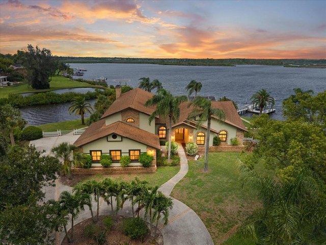 1589 Mary Ln, Tarpon Springs, FL 34689