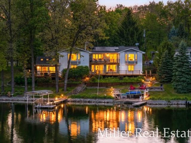 1589 Pleasant View Dr, Hastings, MI 49058