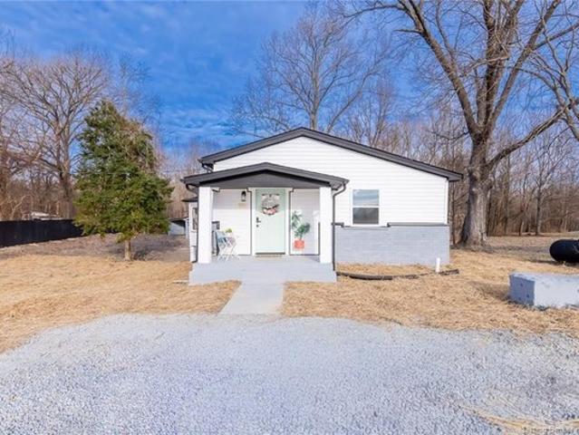 15801 Fry Rd, Otisco, IN 47163