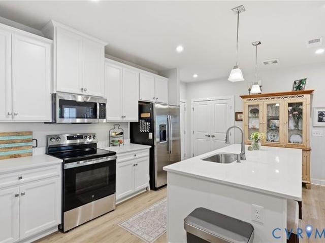 15801 Hallowell Rdg Apt 304, Moseley, VA 23120