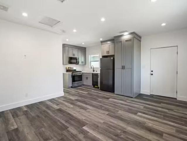 15801 Hart Street 15801 Hart St