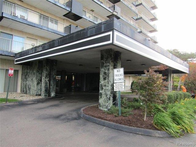 15801 Providence Dr Apt 10C, Southfield, MI 48075