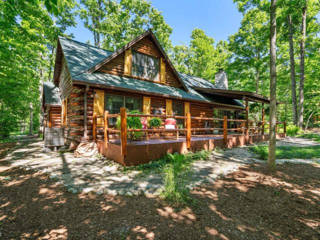 1580 Blackberry Trail