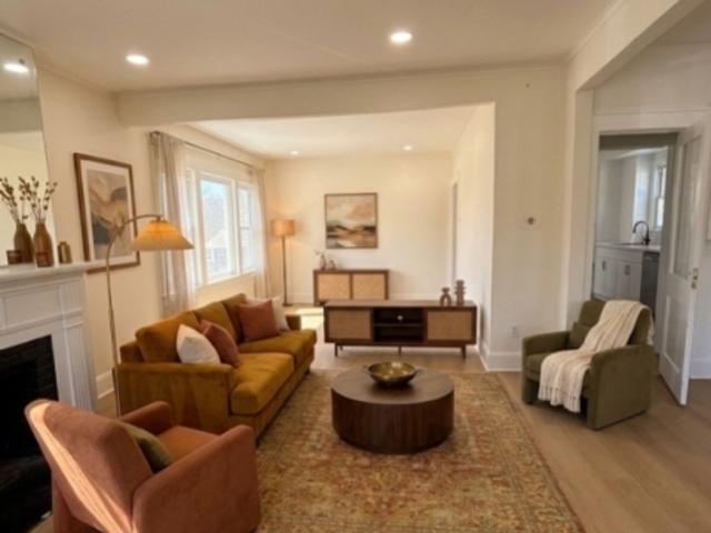 1580 Summit Ave # 3