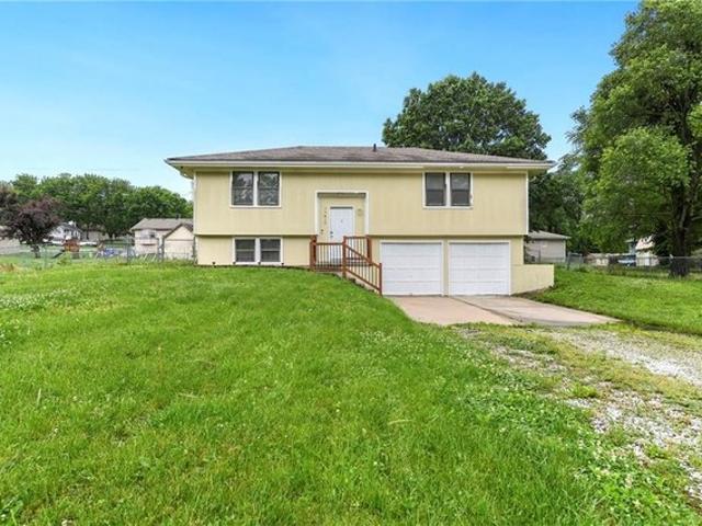 15810 Valentine St, Belton, MO 64012