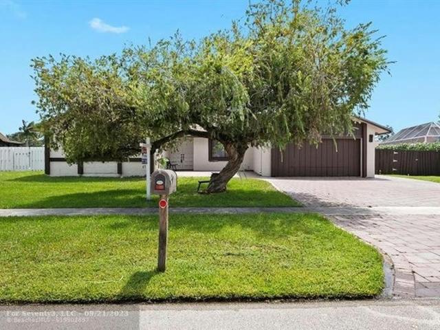 15810 N Wind Cir, Sunrise, FL 33326