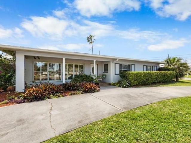 15816 2nd St E, Redington Beach, FL 33708