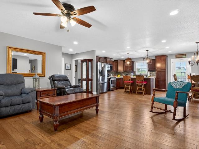 1581 Bay View Dr