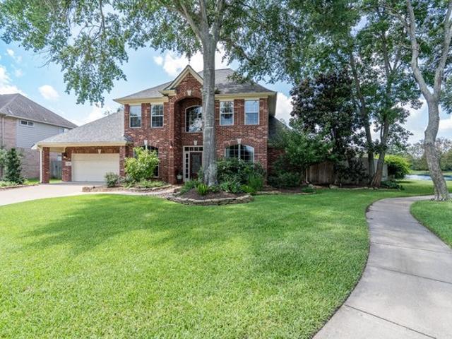 15823 Lake Loop Dr, Cypress, TX 77433