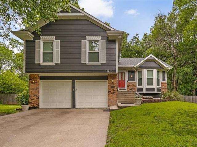 15820 W 123rd St, Olathe, KS 66062