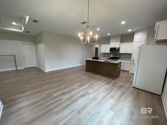 15822 Vintage Street