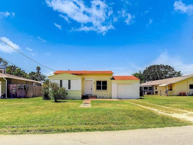 15822 Redington Dr, Redington Beach, FL 33708