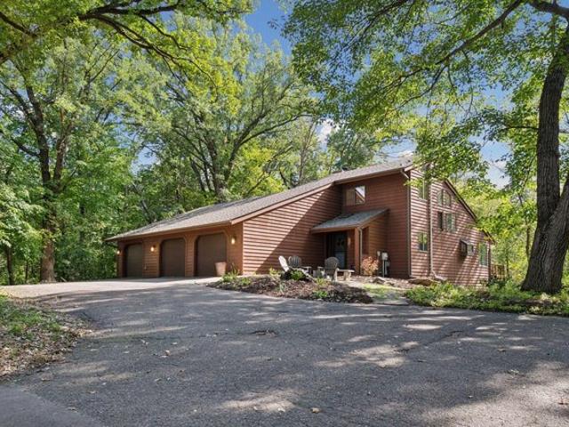 15827 Day Pl, Minnetonka, MN 55345