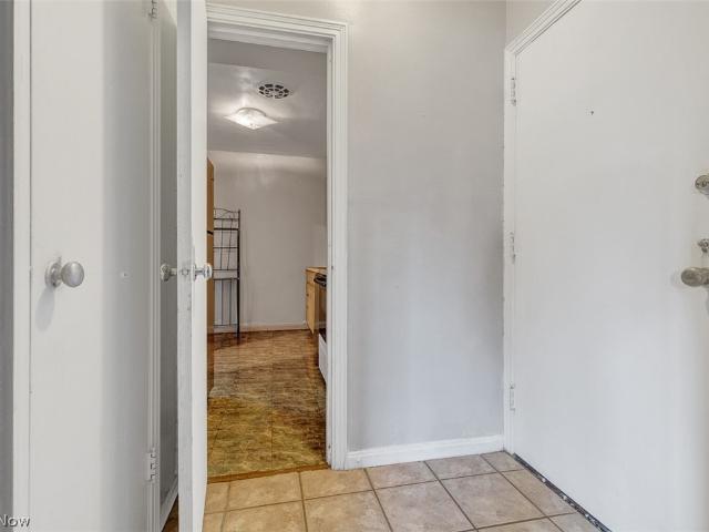 15825 Van Aken Boulevard 105W