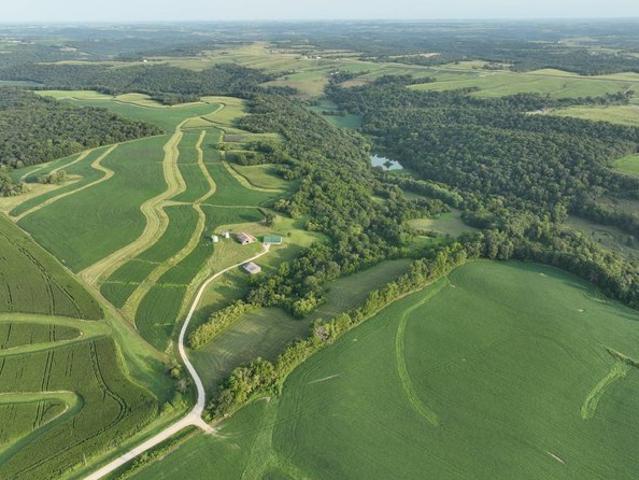 1582 Arbor Rd, Waukon, IA 52172