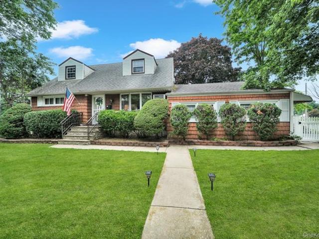 1582 Bellmore Rd, North Bellmore, NY 11710