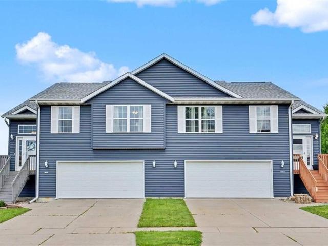 1582 Deerfield Dr, North Liberty, IA 52317