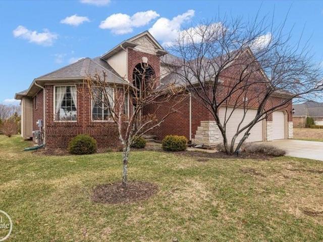 15833 Kingsway Dr, Macomb Township, MI 48044