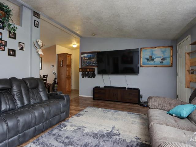 1583 Dustin Dr