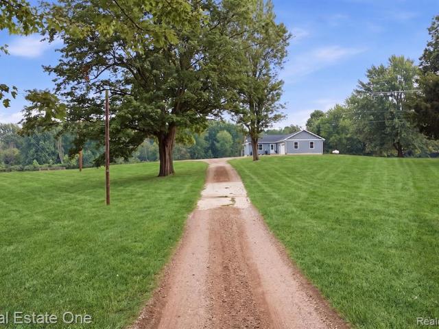 1583 Tomlinson Road