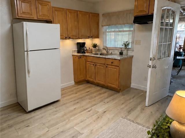 1583 W Summit