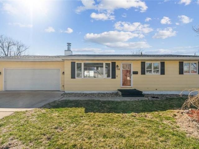 158 32nd St NW, Cedar Rapids, IA 52405