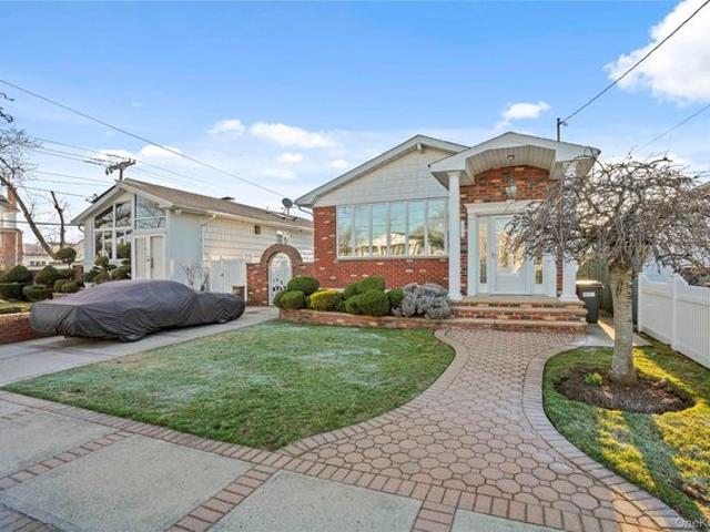 158 4 th St, Howard Beach, NY 11414