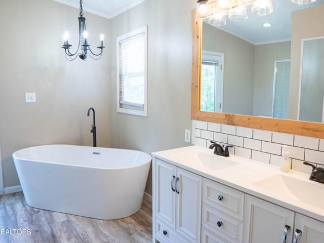 158 Cherry Bottom Rd, Caryville, TN 37714
