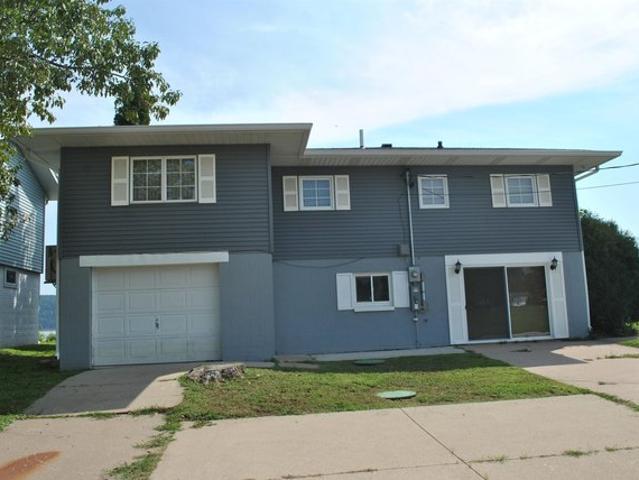 158 Abel Dr, Guttenberg, IA 52052