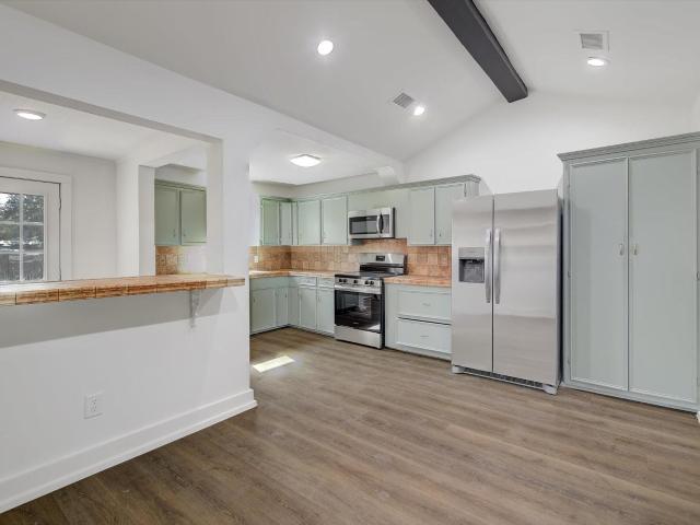 158 E 7th Street