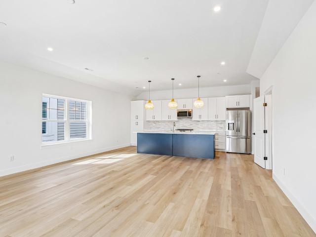 158 E Garfield