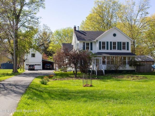 158 Hudson Ave, Chatham, NY 12037