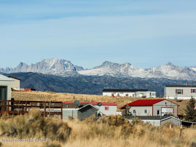 158 Meadow Lark Ln, Pinedale, WY 82941 | MLS #25 2789 | Compass